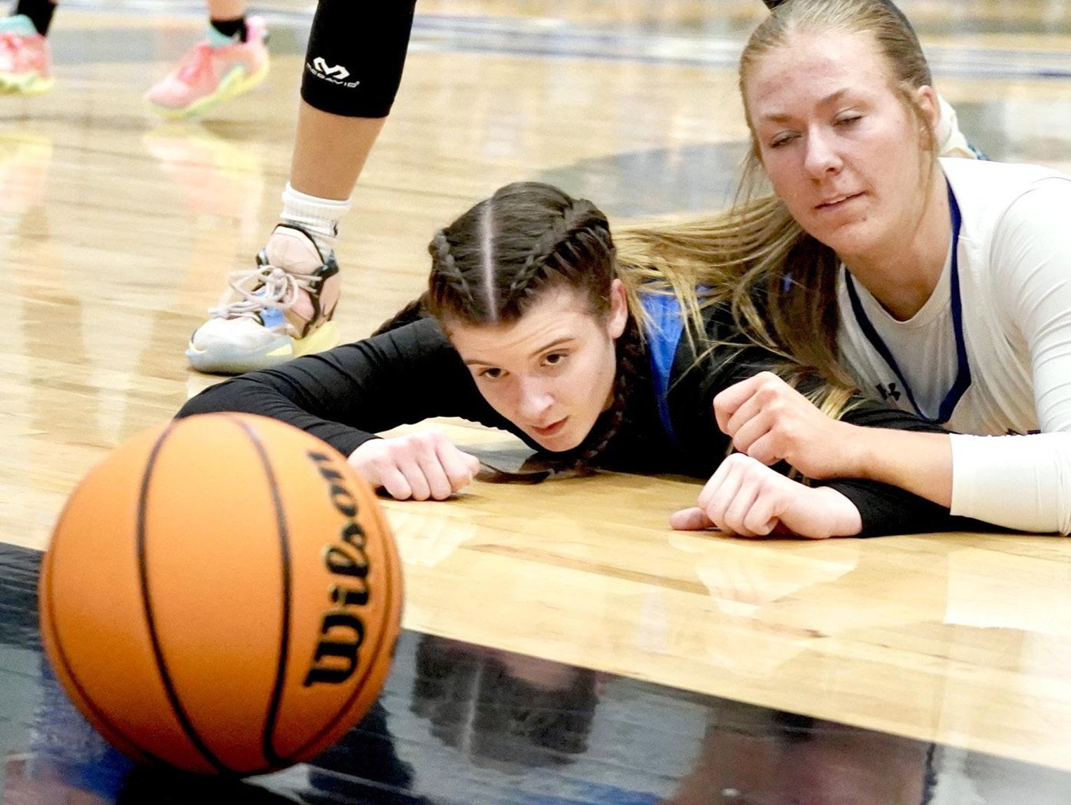 Lady Racers can’t get the ball to drop in loss against Kingfisher